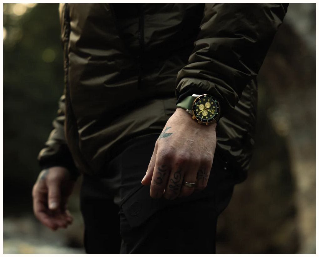 Elliot Brown Bloxworth Quartz Chronograph (44mm) Racing Green Sunray Dial / Olive 929-017-R04 ...