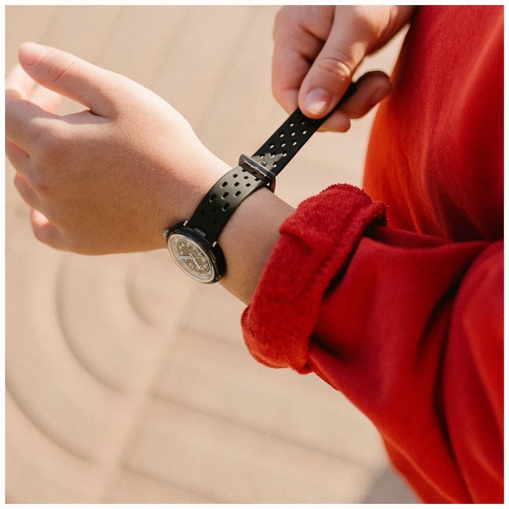 Flik Flak FIZZ IN BLACK (31.85mm) Black And Silver Dial / Black ...