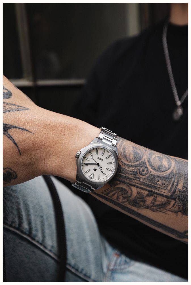 RZE Resolute Pro Automatic (40mm) White Enamel Dial / UltraHex Titanium ...