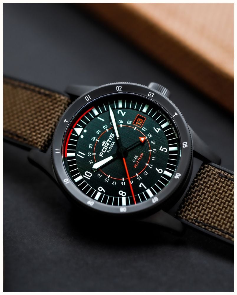 FORTIS Flieger F-43 Triple-GMT PC-7 Team Edition (43mm) Hybrid Strap ...