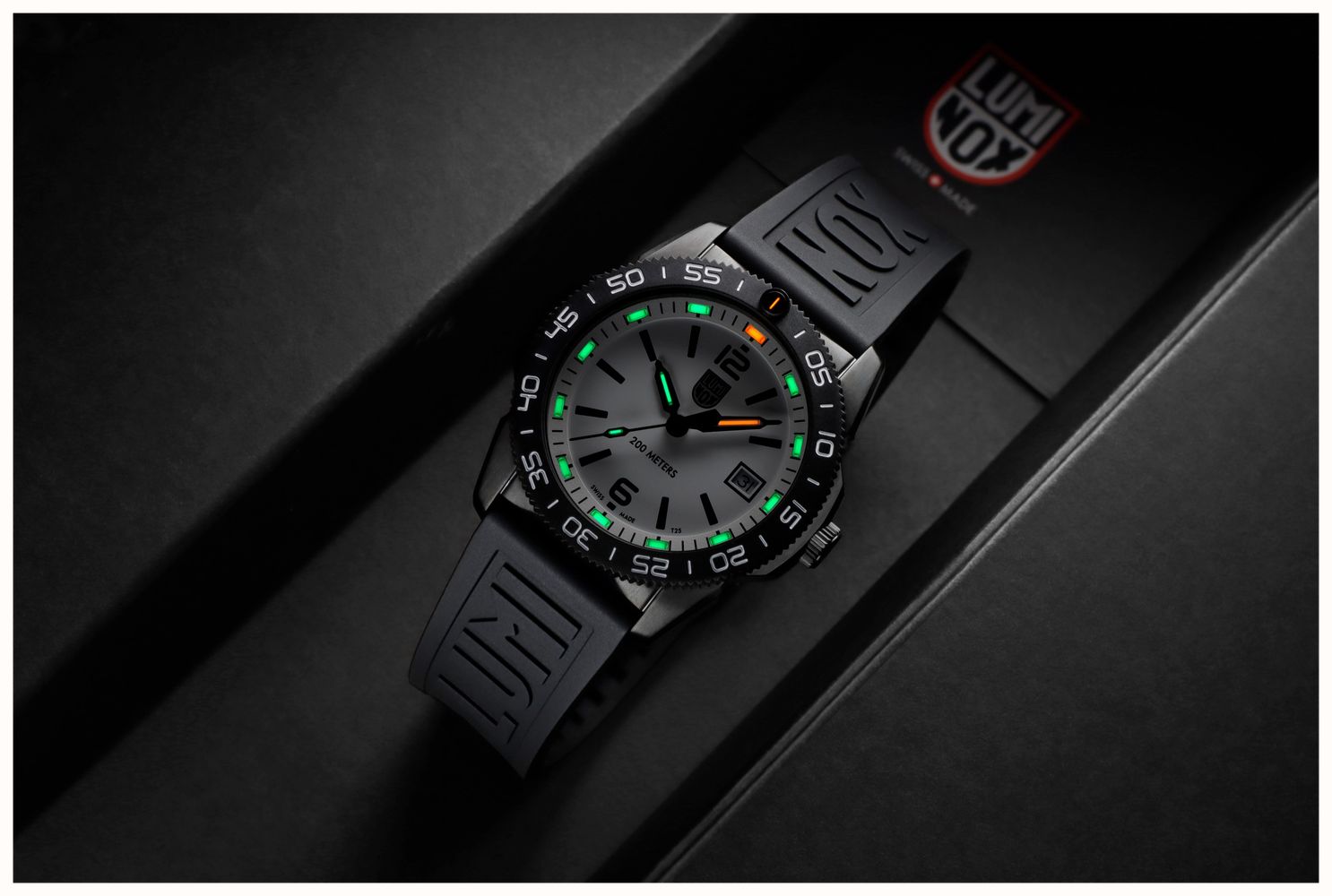 Luminox Pacific Diver Ripple (39mm) White Dial / Black Rubber XS.3127M ...